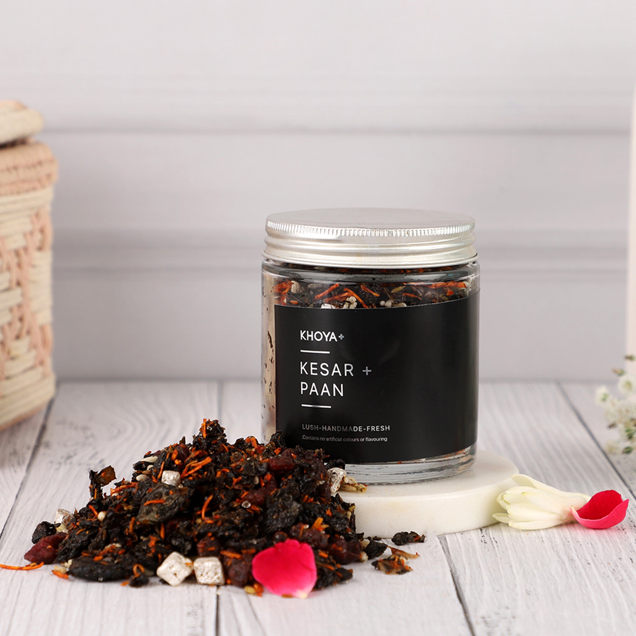 Order Kesar Paan - Mukhwas Online Delivery